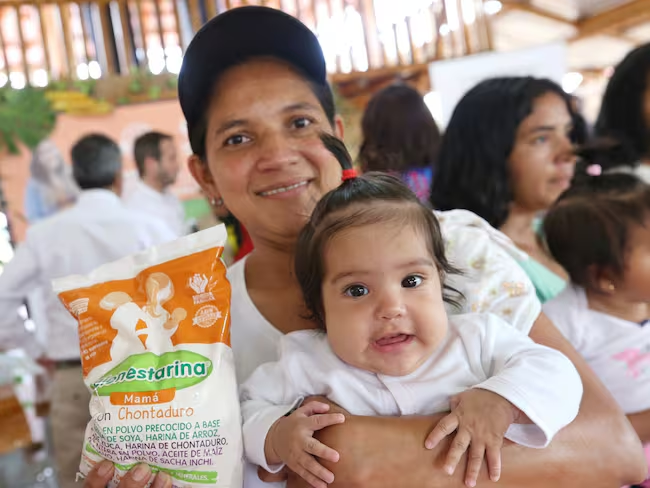 Lanzamiento de Bienestarina Mamá con Chontaduro por el ICBF – Tropicana ...